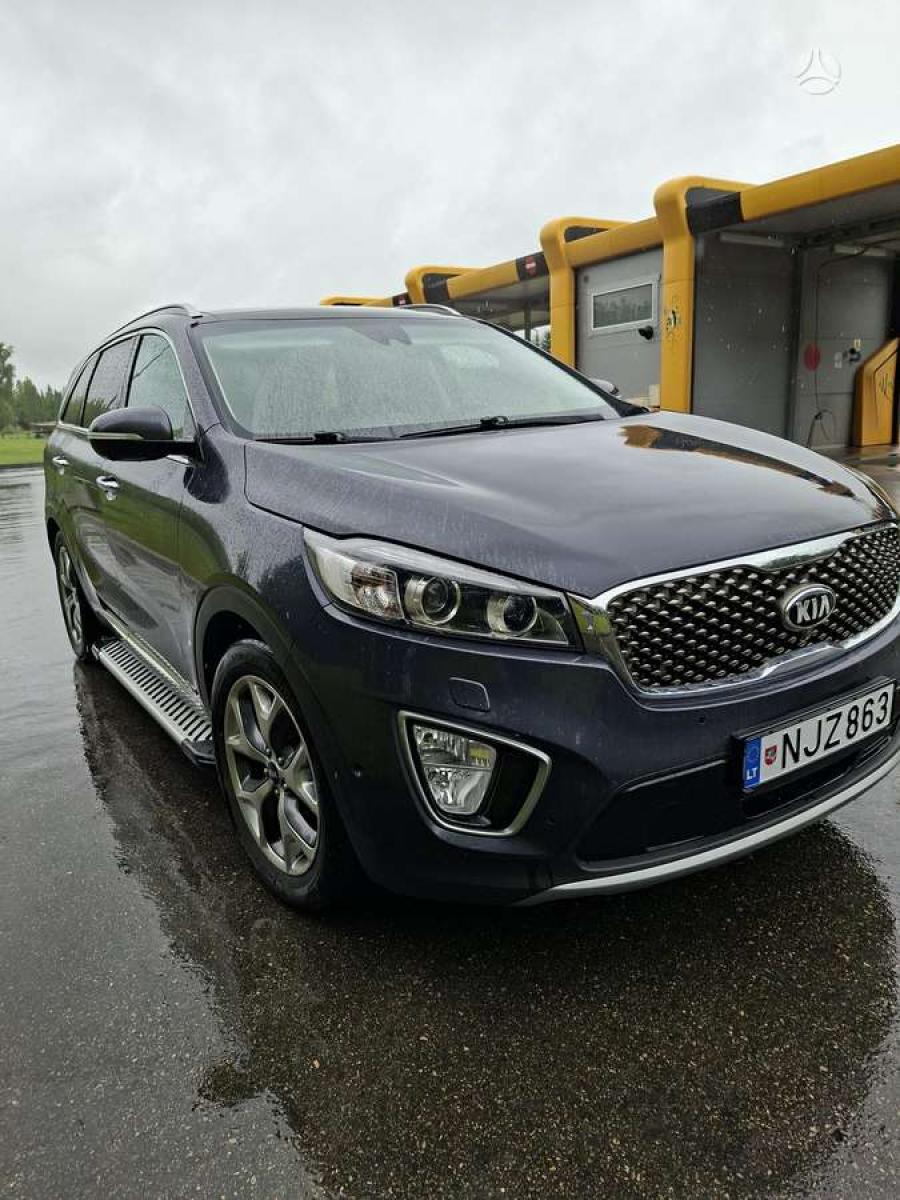 Grey Kia Sorento 2016 in Utena, with an engine capacity of 2.20 L and mileage of 234 thousand km for 13700 €, photo 5 on AUTOMOTO.COM.LV