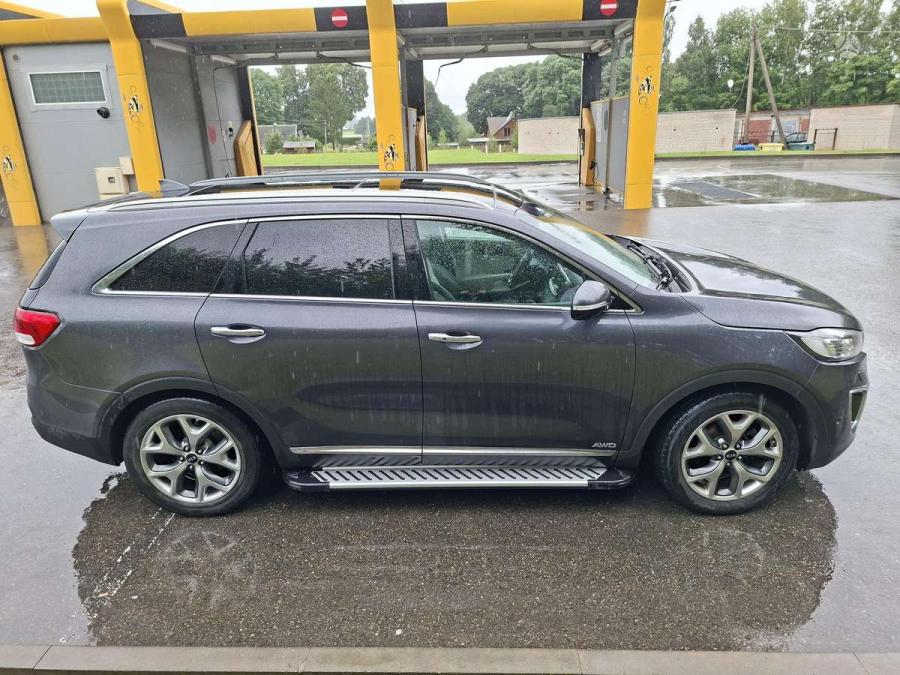 Grey Kia Sorento 2016 in Utena, with an engine capacity of 2.20 L and mileage of 234 thousand km for 13700 €, photo 6 on AUTOMOTO.COM.LV