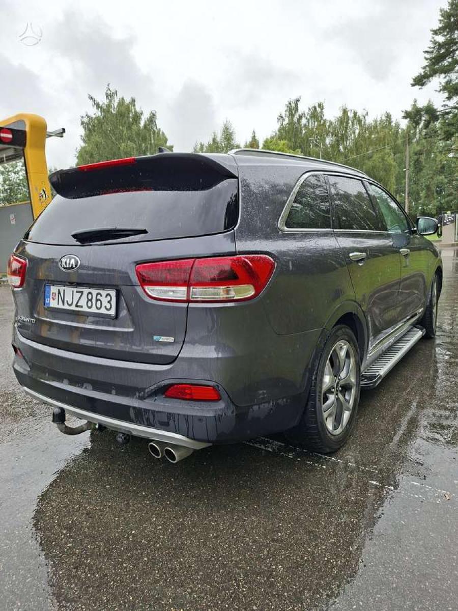 Grey Kia Sorento 2016 in Utena, with an engine capacity of 2.20 L and mileage of 234 thousand km for 13700 €, photo 8 on AUTOMOTO.COM.LV