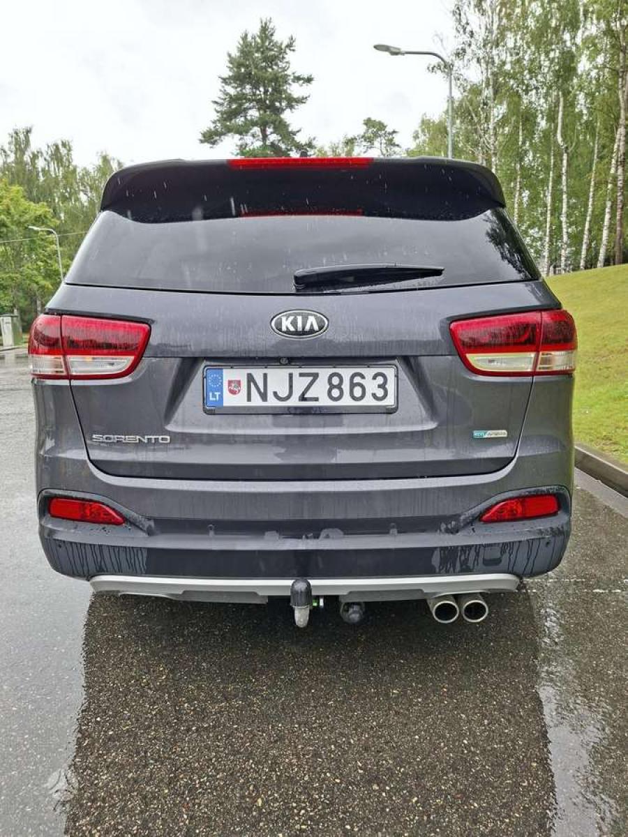 Grey Kia Sorento 2016 in Utena, with an engine capacity of 2.20 L and mileage of 234 thousand km for 13700 €, photo 9 on AUTOMOTO.COM.LV