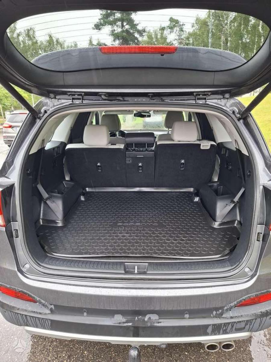 Grey Kia Sorento 2016 in Utena, with an engine capacity of 2.20 L and mileage of 234 thousand km for 13700 €, photo 12 on AUTOMOTO.COM.LV