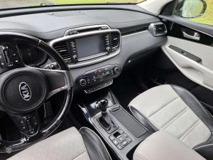 Grey Kia Sorento 2016 in Utena, with an engine capacity of 2.20 L and mileage of 234 thousand km for 13700 €, photo 15 on AUTOMOTO.COM.LV