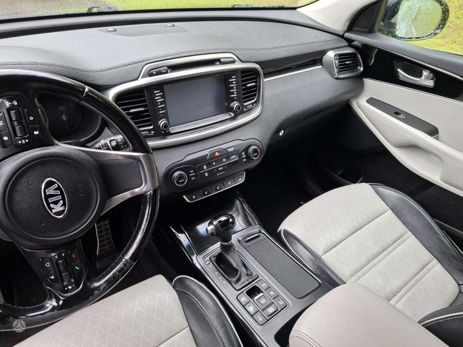 Grey Kia Sorento 2016 in Utena, with an engine capacity of 2.20 L and mileage of 234 thousand km for 13700 €, photo 15 on AUTOMOTO.COM.LV