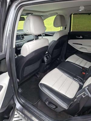 Grey Kia Sorento 2016 in Utena, with an engine capacity of 2.20 L and mileage of 234 thousand km for 13700 €, photo 16 on AUTOMOTO.COM.LV