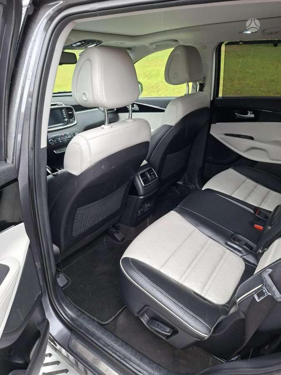 Grey Kia Sorento 2016 in Utena, with an engine capacity of 2.20 L and mileage of 234 thousand km for 13700 €, photo 16 on AUTOMOTO.COM.LV