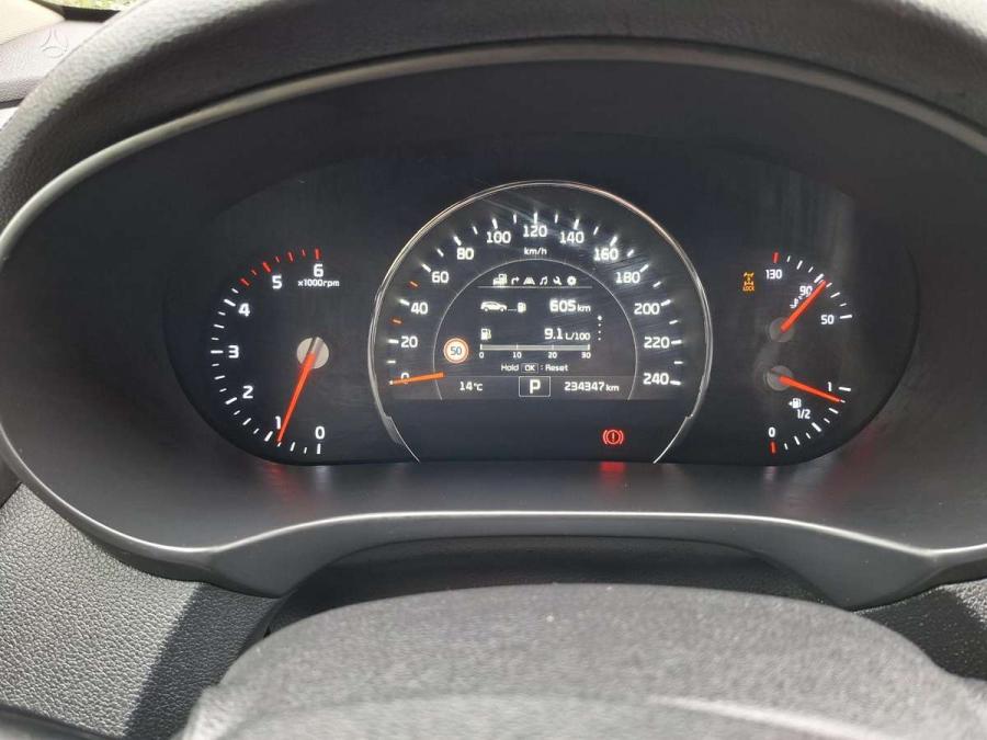 Grey Kia Sorento 2016 in Utena, with an engine capacity of 2.20 L and mileage of 234 thousand km for 13700 €, photo 17 on AUTOMOTO.COM.LV