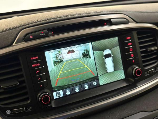 Grey Kia Sorento 2016 in Marijampole, with an engine capacity of 2.20 L and mileage of 276 thousand km for 13999 €, photo 4 on AUTOMOTO.COM.LV