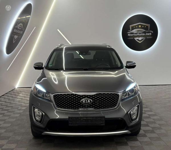 Grey Kia Sorento 2016 in Marijampole, with an engine capacity of 2.20 L and mileage of 276 thousand km for 13999 €, photo 5 on AUTOMOTO.COM.LV