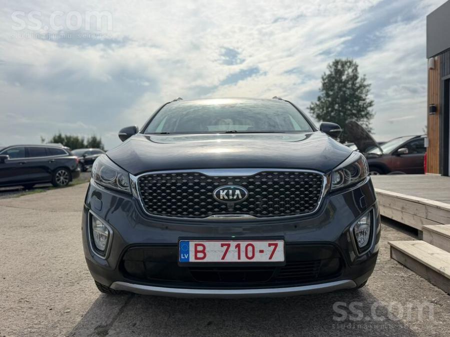 Grey Kia Sorento 2016 in Riga, with an engine capacity of 2.20 L and mileage of 198 thousand km for 16500 €, photo 3 on AUTOMOTO.COM.LV