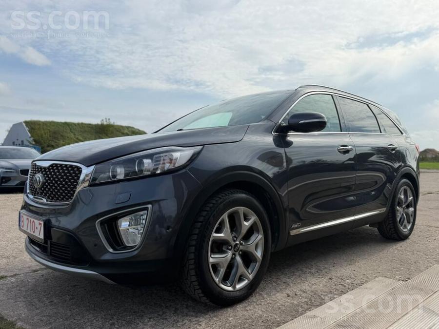 Grey Kia Sorento 2016 in Riga, with an engine capacity of 2.20 L and mileage of 198 thousand km for 16500 €, photo 4 on AUTOMOTO.COM.LV