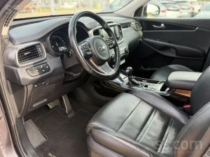 Grey Kia Sorento 2016 in Riga, with an engine capacity of 2.20 L and mileage of 198 thousand km for 16500 €, photo 5 on AUTOMOTO.COM.LV
