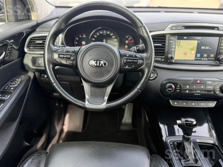 Grey Kia Sorento 2016 in Riga, with an engine capacity of 2.20 L and mileage of 198 thousand km for 16500 €, photo 6 on AUTOMOTO.COM.LV