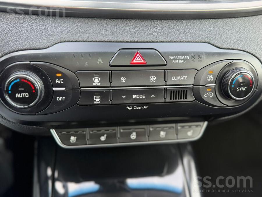Grey Kia Sorento 2016 in Riga, with an engine capacity of 2.20 L and mileage of 198 thousand km for 16500 €, photo 10 on AUTOMOTO.COM.LV