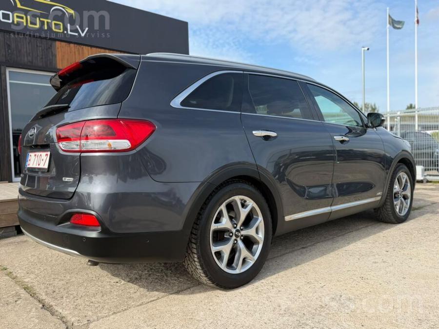 Grey Kia Sorento 2016 in Riga, with an engine capacity of 2.20 L and mileage of 198 thousand km for 16500 €, photo 11 on AUTOMOTO.COM.LV