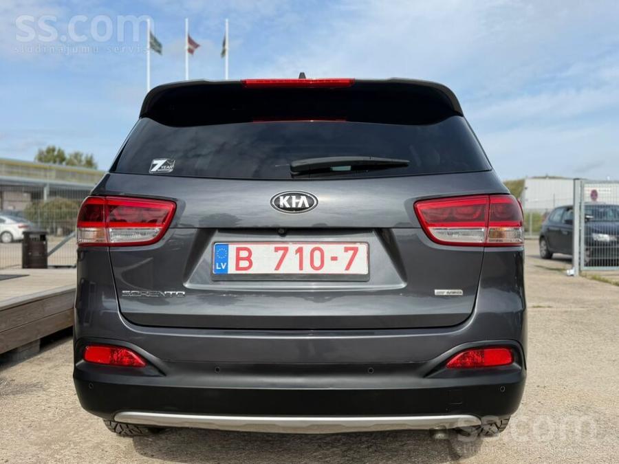 Grey Kia Sorento 2016 in Riga, with an engine capacity of 2.20 L and mileage of 198 thousand km for 16500 €, photo 13 on AUTOMOTO.COM.LV