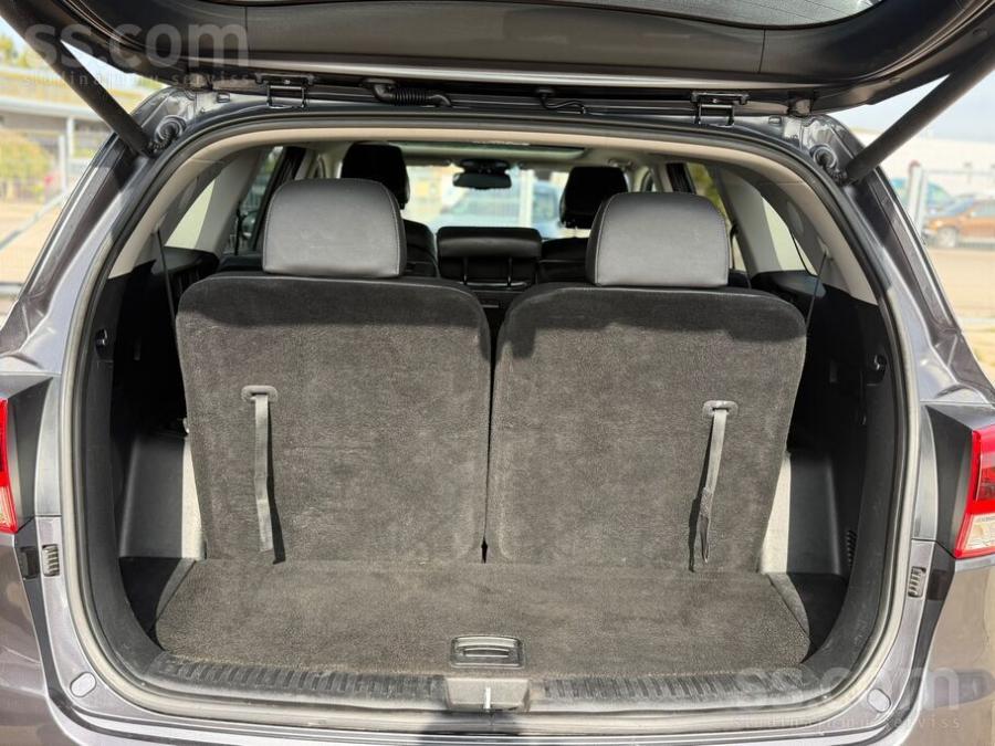 Grey Kia Sorento 2016 in Riga, with an engine capacity of 2.20 L and mileage of 198 thousand km for 16500 €, photo 14 on AUTOMOTO.COM.LV