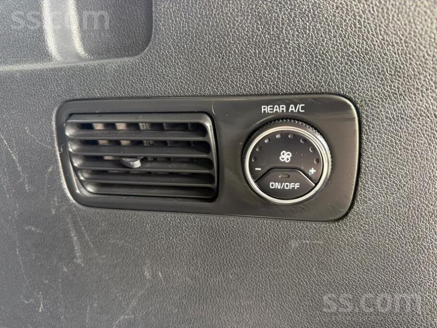 Grey Kia Sorento 2016 in Riga, with an engine capacity of 2.20 L and mileage of 198 thousand km for 16500 €, photo 17 on AUTOMOTO.COM.LV