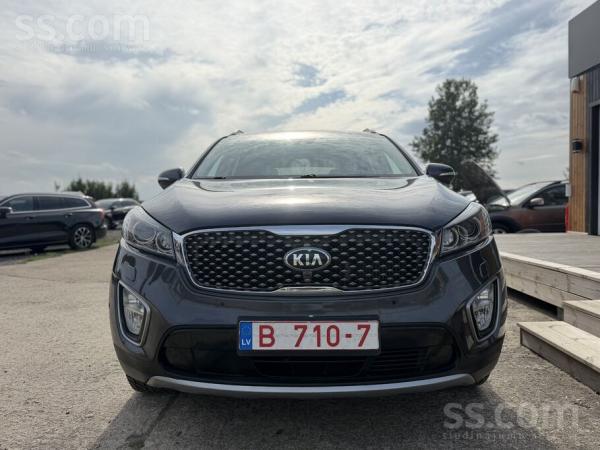 Grey Kia Sorento 2016 in Riga, with an engine capacity of 2.20 L and mileage of 198 thousand km for 15900 €, photo 3 on AUTOMOTO.COM.LV