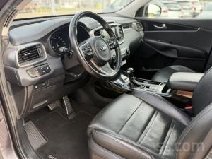 Grey Kia Sorento 2016 in Riga, with an engine capacity of 2.20 L and mileage of 198 thousand km for 15900 €, photo 5 on AUTOMOTO.COM.LV