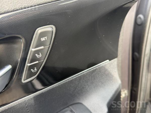 Grey Kia Sorento 2016 in Riga, with an engine capacity of 2.20 L and mileage of 198 thousand km for 15900 €, photo 7 on AUTOMOTO.COM.LV