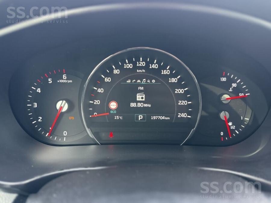 Grey Kia Sorento 2016 in Riga, with an engine capacity of 2.20 L and mileage of 198 thousand km for 15900 €, photo 10 on AUTOMOTO.COM.LV