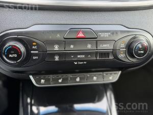 Grey Kia Sorento 2016 in Riga, with an engine capacity of 2.20 L and mileage of 198 thousand km for 15900 €, photo 12 on AUTOMOTO.COM.LV