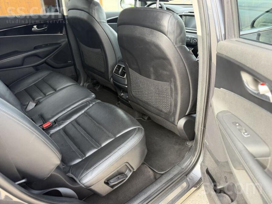 Grey Kia Sorento 2016 in Riga, with an engine capacity of 2.20 L and mileage of 198 thousand km for 15900 €, photo 17 on AUTOMOTO.COM.LV