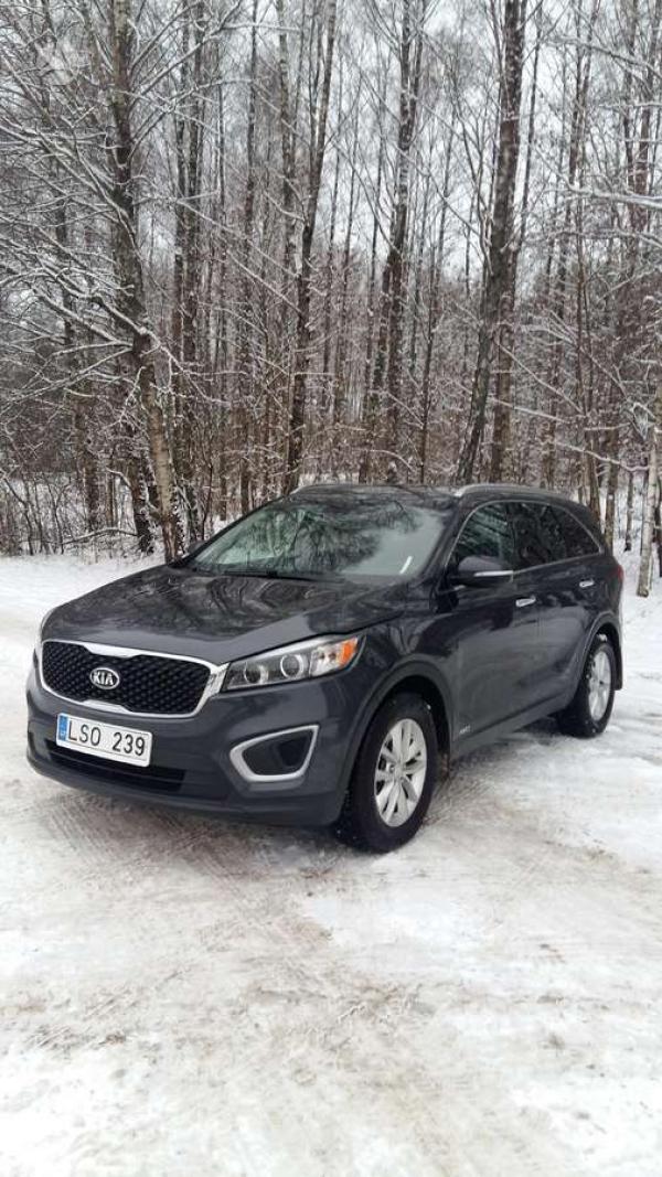 Grey Kia Sorento 2017 in Vilnius, with an engine capacity of 2.36 L and mileage of 160 thousand km for 14500 €, photo 1 on AUTOMOTO.COM.LV