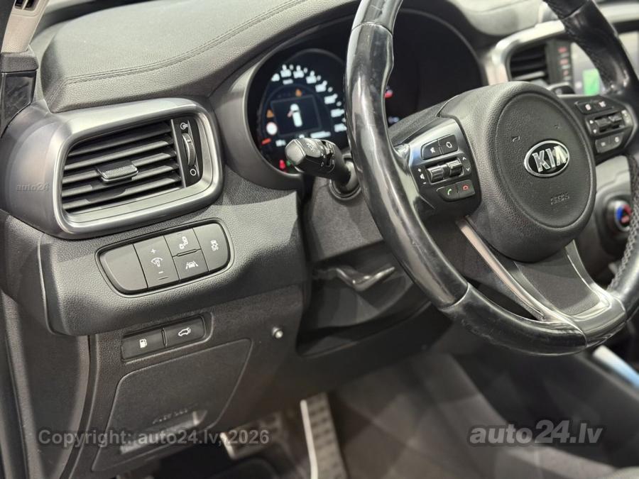 Pelēks Kia Sorento 2017 Tallina, ar dzinēja tilpumu 2.20 L un nobraukumu 344 tūkst. km par 12990 €, foto 8 vietnē AUTOMOTO.COM.LV