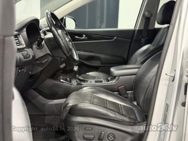 Pelēks Kia Sorento 2017 Tallina, ar dzinēja tilpumu 2.20 L un nobraukumu 344 tūkst. km par 12990 €, foto 9 vietnē AUTOMOTO.COM.LV