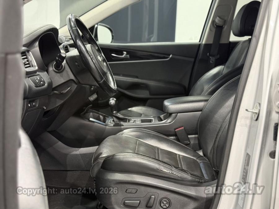 Pelēks Kia Sorento 2017 Tallina, ar dzinēja tilpumu 2.20 L un nobraukumu 344 tūkst. km par 12990 €, foto 10 vietnē AUTOMOTO.COM.LV