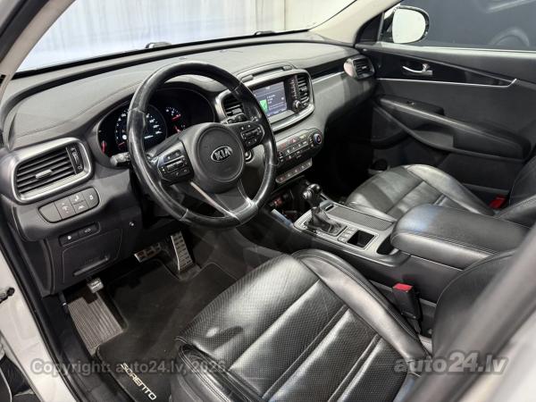 Pelēks Kia Sorento 2017 Tallina, ar dzinēja tilpumu 2.20 L un nobraukumu 344 tūkst. km par 12990 €, foto 10 vietnē AUTOMOTO.COM.LV