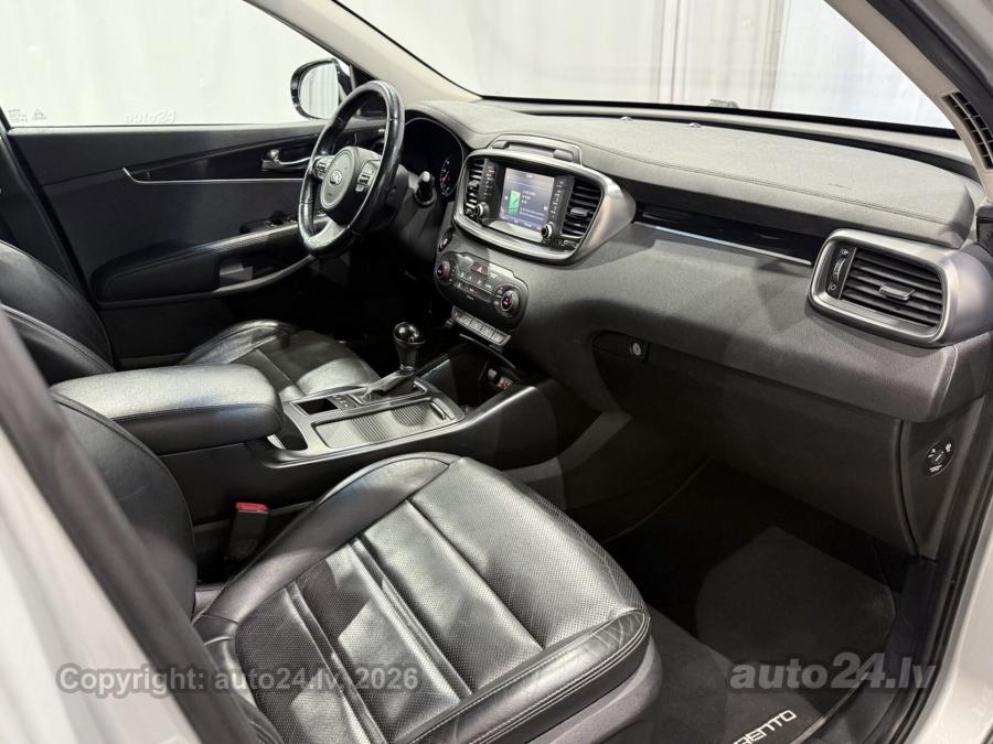 Pelēks Kia Sorento 2017 Tallina, ar dzinēja tilpumu 2.20 L un nobraukumu 344 tūkst. km par 12990 €, foto 12 vietnē AUTOMOTO.COM.LV