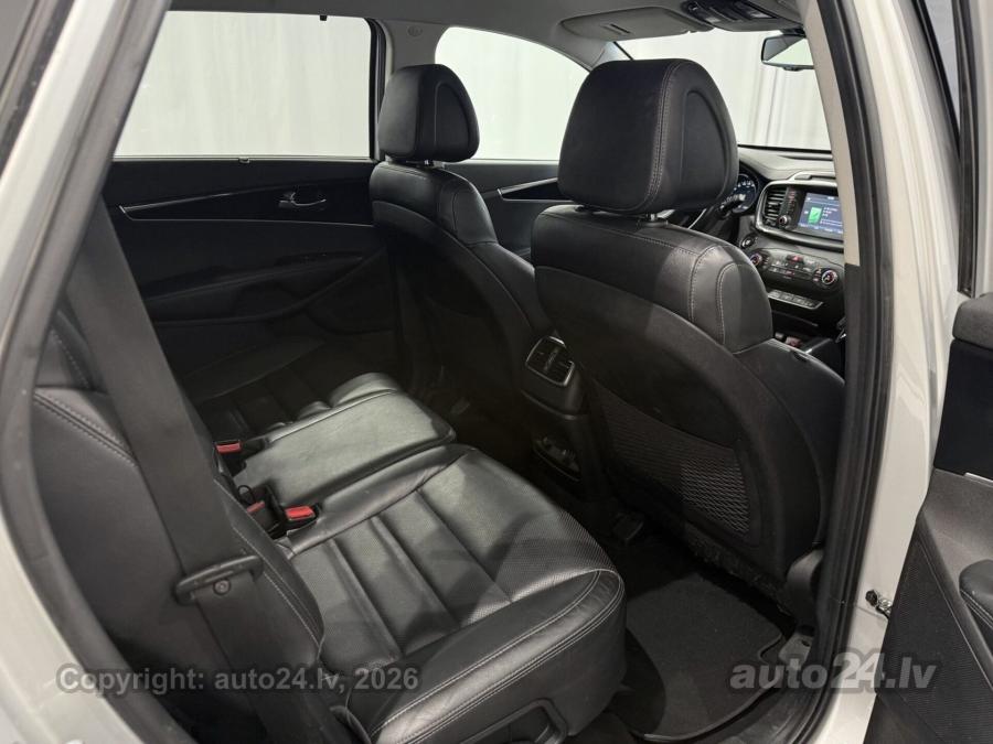 Pelēks Kia Sorento 2017 Tallina, ar dzinēja tilpumu 2.20 L un nobraukumu 344 tūkst. km par 12990 €, foto 17 vietnē AUTOMOTO.COM.LV