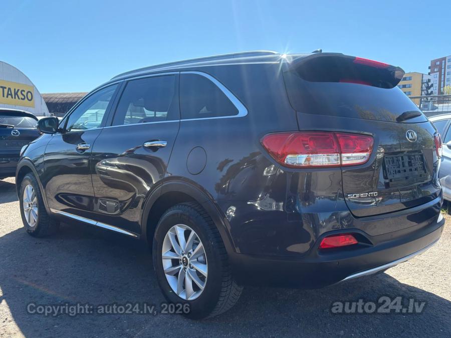 Pelēks Kia Sorento 2017 Tallina, ar dzinēja tilpumu 2.20 L un nobraukumu 195 tūkst. km par 15990 €, foto 9 vietnē AUTOMOTO.COM.LV