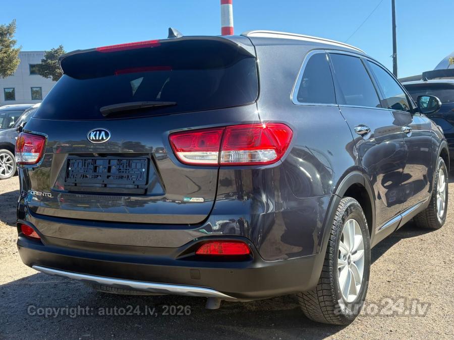 Pelēks Kia Sorento 2017 Tallina, ar dzinēja tilpumu 2.20 L un nobraukumu 195 tūkst. km par 15990 €, foto 10 vietnē AUTOMOTO.COM.LV