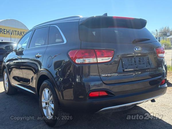 Pelēks Kia Sorento 2017 Tallina, ar dzinēja tilpumu 2.20 L un nobraukumu 195 tūkst. km par 15990 €, foto 10 vietnē AUTOMOTO.COM.LV