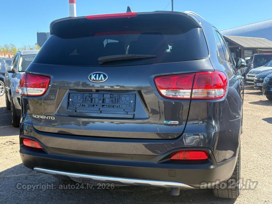 Pelēks Kia Sorento 2017 Tallina, ar dzinēja tilpumu 2.20 L un nobraukumu 195 tūkst. km par 15990 €, foto 12 vietnē AUTOMOTO.COM.LV