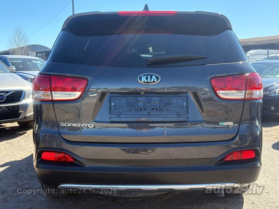 Pelēks Kia Sorento 2017 Tallina, ar dzinēja tilpumu 2.20 L un nobraukumu 195 tūkst. km par 15990 €, foto 13 vietnē AUTOMOTO.COM.LV