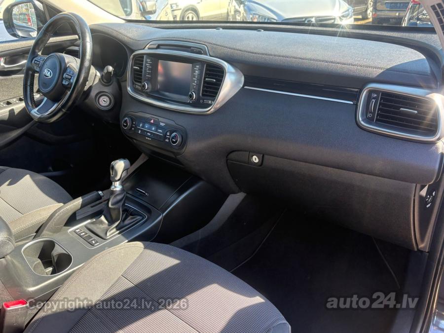 Pelēks Kia Sorento 2017 Tallina, ar dzinēja tilpumu 2.20 L un nobraukumu 195 tūkst. km par 15990 €, foto 16 vietnē AUTOMOTO.COM.LV