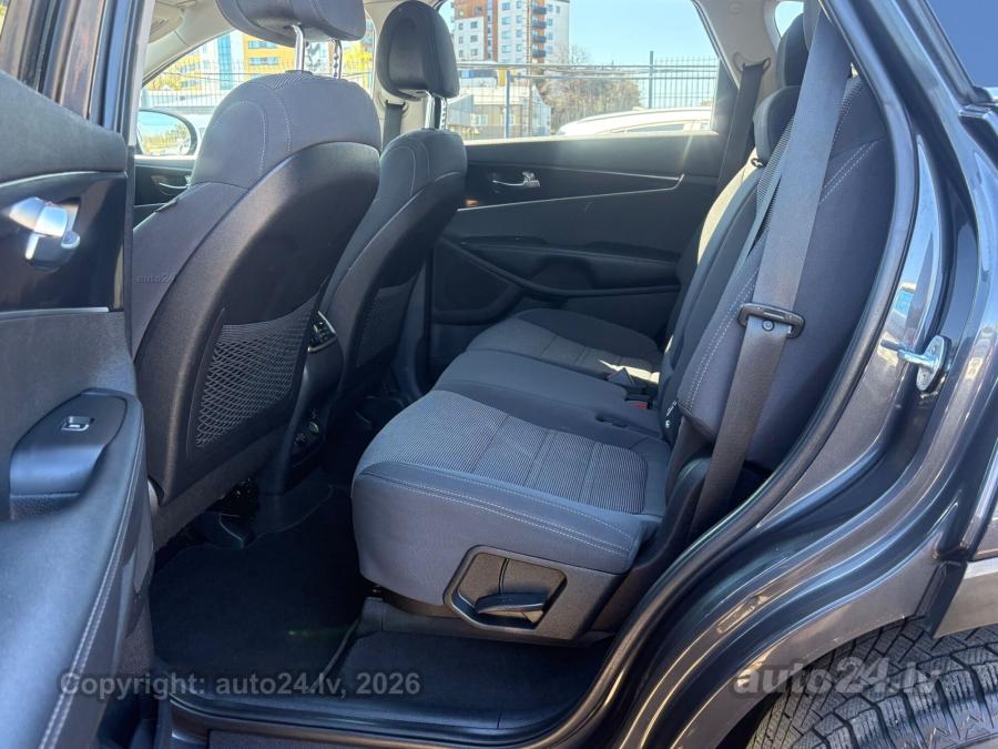 Pelēks Kia Sorento 2017 Tallina, ar dzinēja tilpumu 2.20 L un nobraukumu 195 tūkst. km par 15990 €, foto 19 vietnē AUTOMOTO.COM.LV