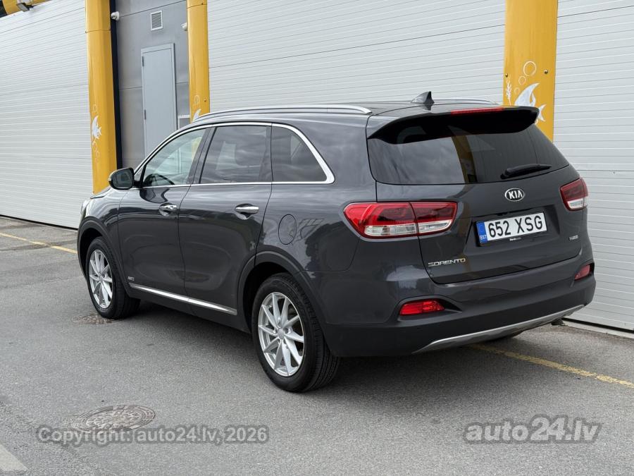 Grey Kia Sorento 2017 in Tallinn, with an engine capacity of 2.20 L and mileage of 86 thousand km for 17990 €, photo 4 on AUTOMOTO.COM.LV