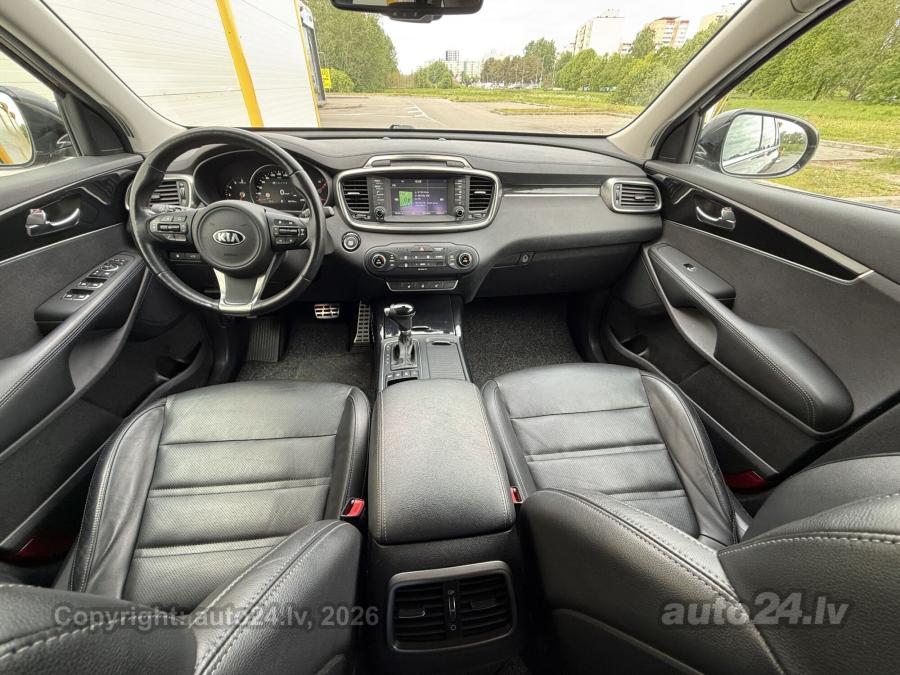 Grey Kia Sorento 2017 in Tallinn, with an engine capacity of 2.20 L and mileage of 86 thousand km for 17990 €, photo 6 on AUTOMOTO.COM.LV
