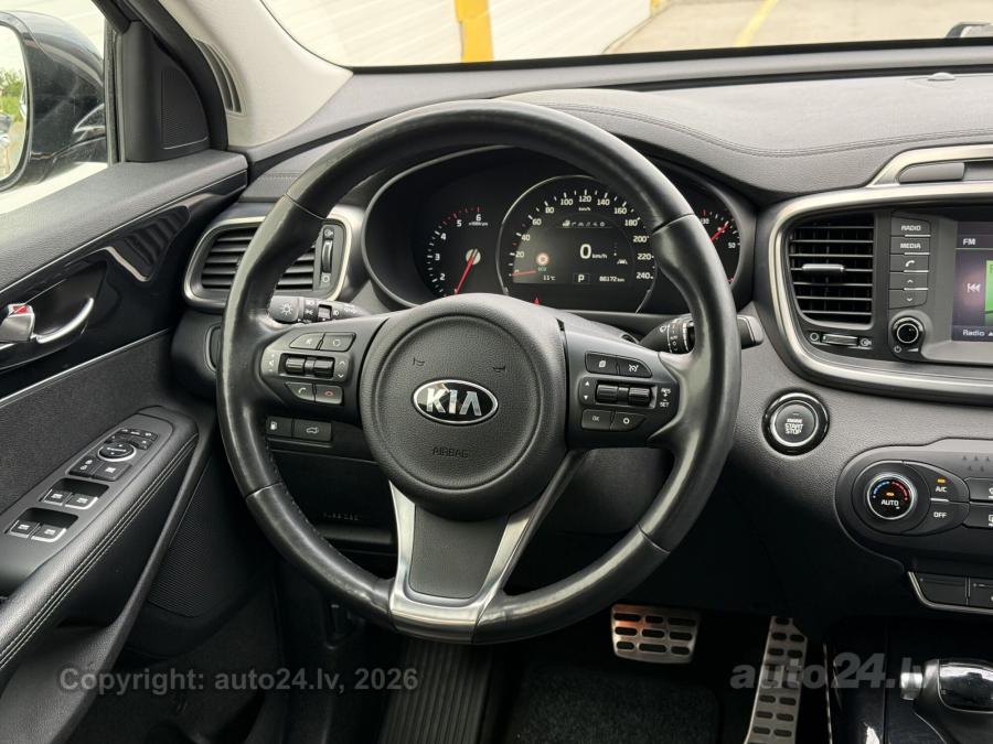 Grey Kia Sorento 2017 in Tallinn, with an engine capacity of 2.20 L and mileage of 86 thousand km for 17990 €, photo 10 on AUTOMOTO.COM.LV