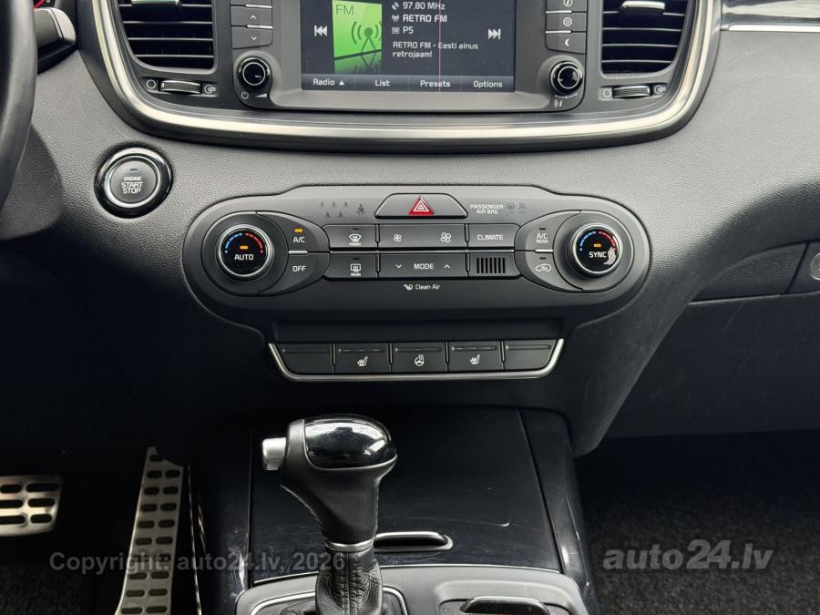 Grey Kia Sorento 2017 in Tallinn, with an engine capacity of 2.20 L and mileage of 86 thousand km for 17990 €, photo 11 on AUTOMOTO.COM.LV