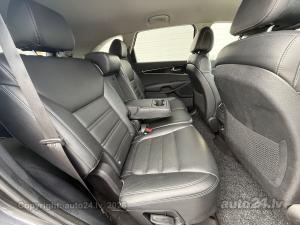 Grey Kia Sorento 2017 in Tallinn, with an engine capacity of 2.20 L and mileage of 86 thousand km for 17990 €, photo 12 on AUTOMOTO.COM.LV
