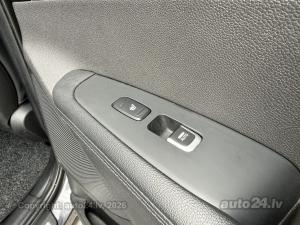 Grey Kia Sorento 2017 in Tallinn, with an engine capacity of 2.20 L and mileage of 86 thousand km for 17990 €, photo 13 on AUTOMOTO.COM.LV