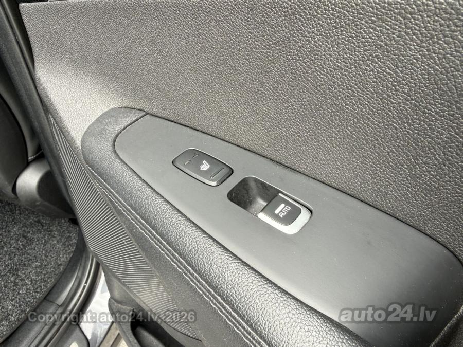Grey Kia Sorento 2017 in Tallinn, with an engine capacity of 2.20 L and mileage of 86 thousand km for 17990 €, photo 13 on AUTOMOTO.COM.LV