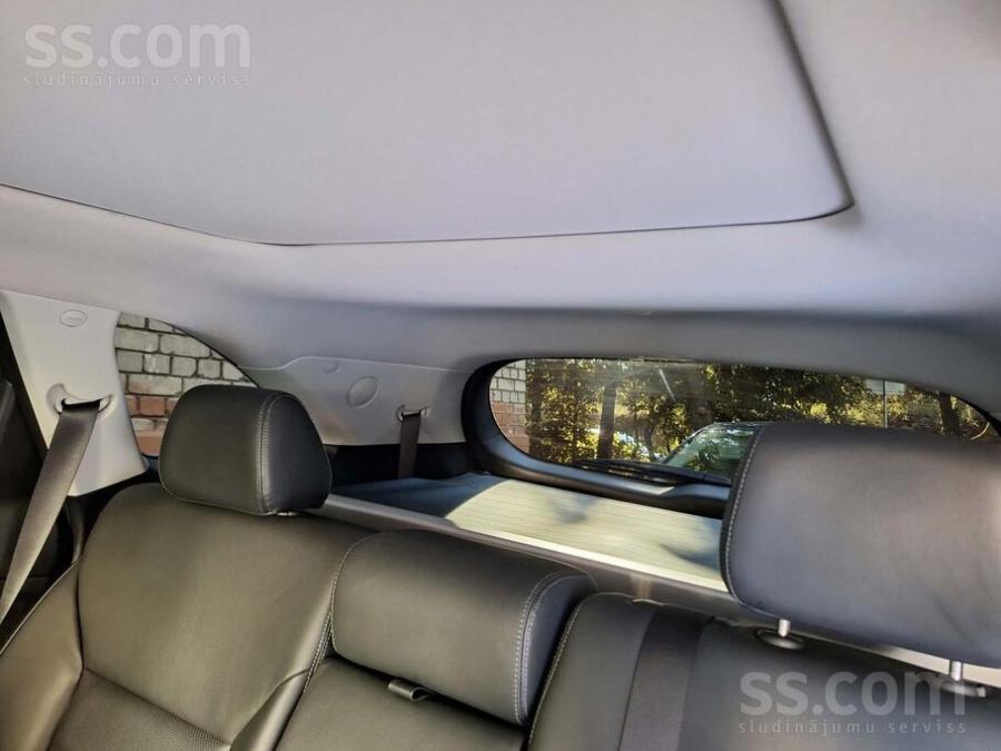 Grey Kia Sorento 2017 in Riga, with an engine capacity of 2.20 L and mileage of 240 thousand km for 16200 €, photo 4 on AUTOMOTO.COM.LV