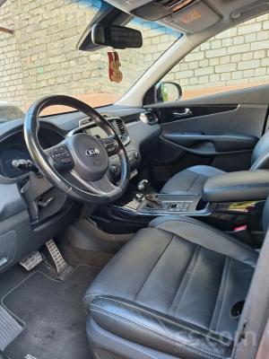 Grey Kia Sorento 2017 in Riga, with an engine capacity of 2.20 L and mileage of 240 thousand km for 16200 €, photo 6 on AUTOMOTO.COM.LV